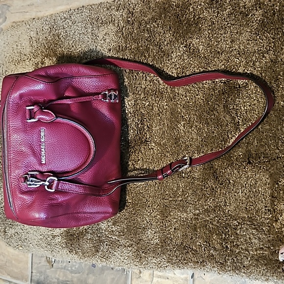 KORS Michael Kors | Bags | Vtg Michael Kors Wine Pebbled Leather Barrel Bag Crossbody Organizer ...